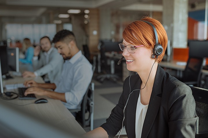 Call Center vs. Contact Center: What is the Difference? | Verizon Business